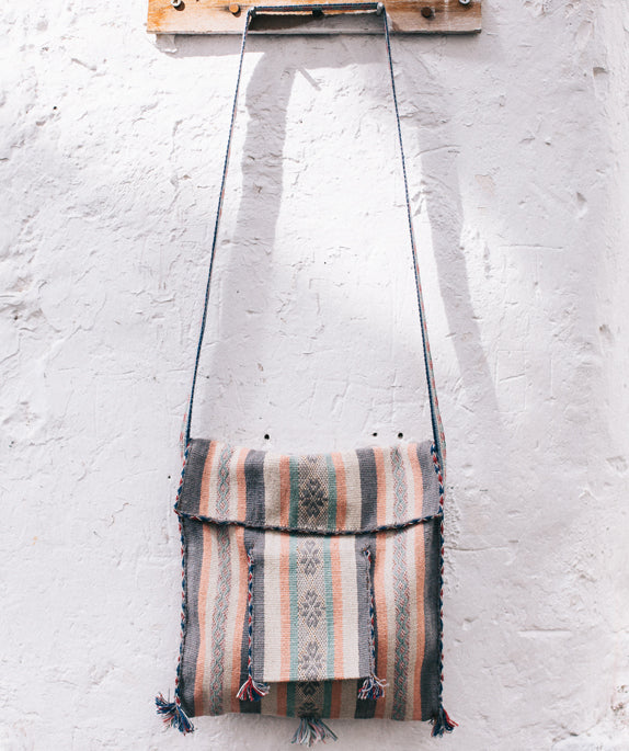 Awaq Chuspa Alpaca Bag – Threads of Peru